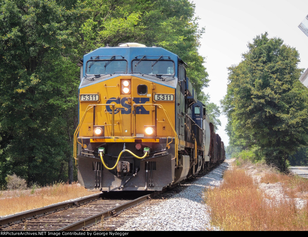 CSX 5311 / ES40DC servicing a local customer.